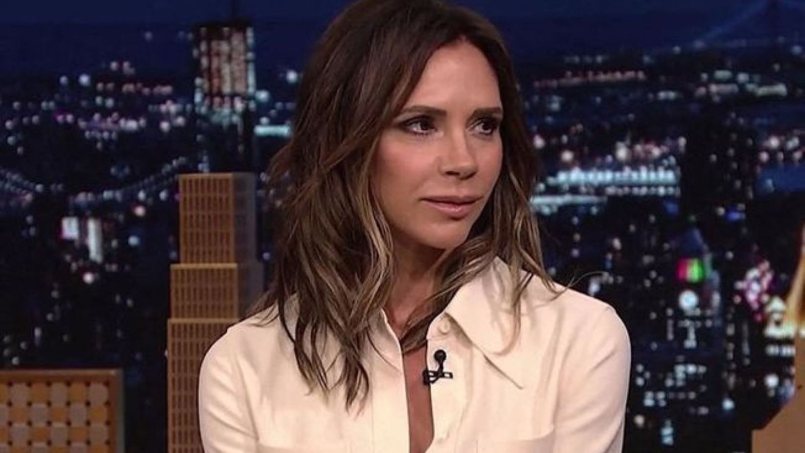 Victoria Beckham chante un tube des Spice Girls pendant un karaoké et ...