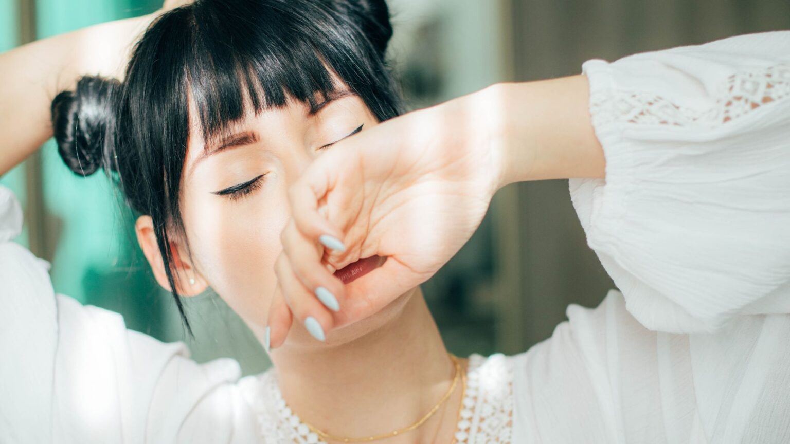 Qu'est-ce que le vabbing, cette technique de parfumage insolite qui ...