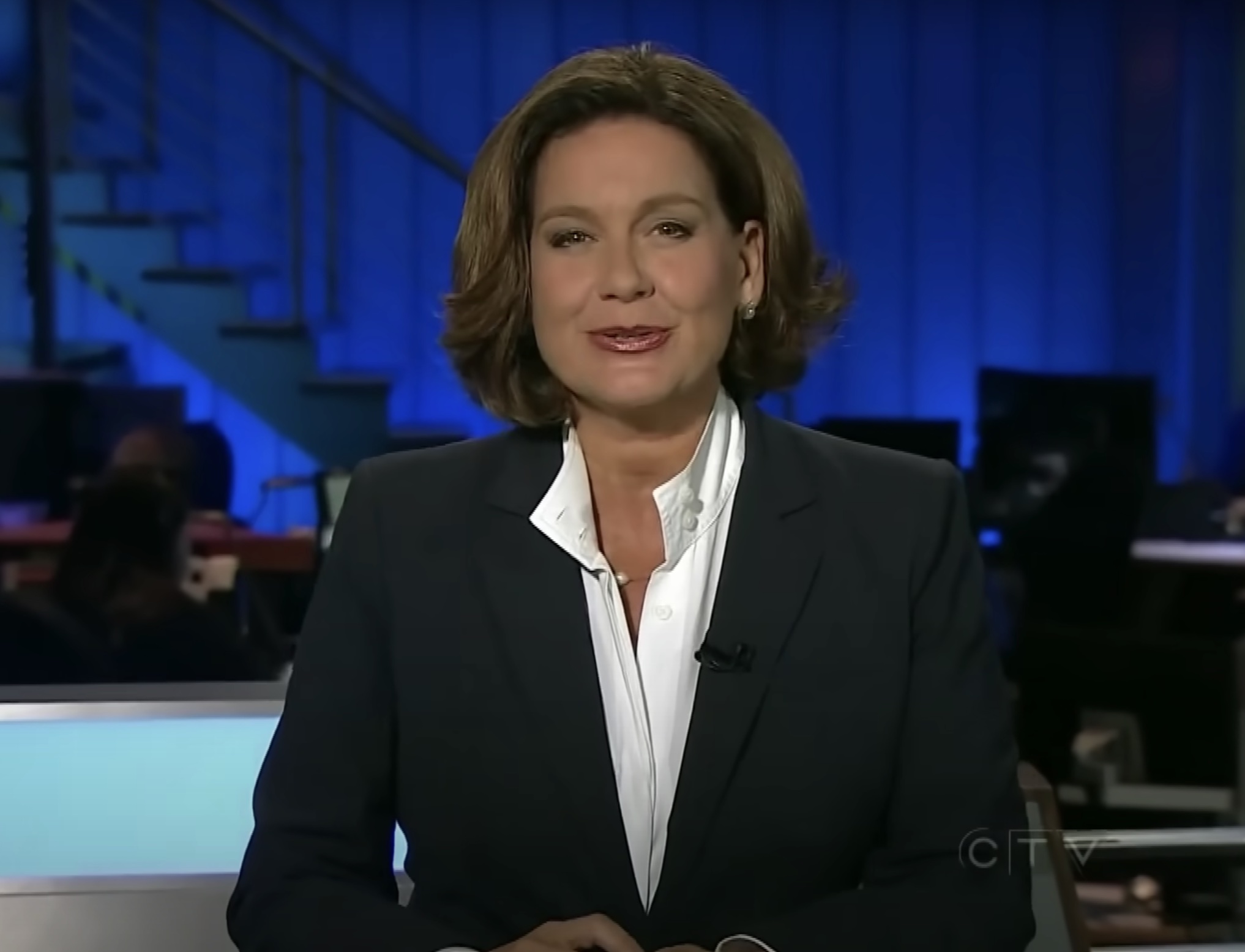 Cette présentatrice télé a-t-elle été virée à cause de ses cheveux ...