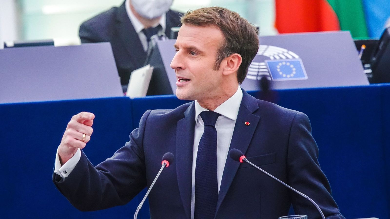 Emmanuel Macron mécontente 3/4 des Français·e·s (et surtout les femmes ...