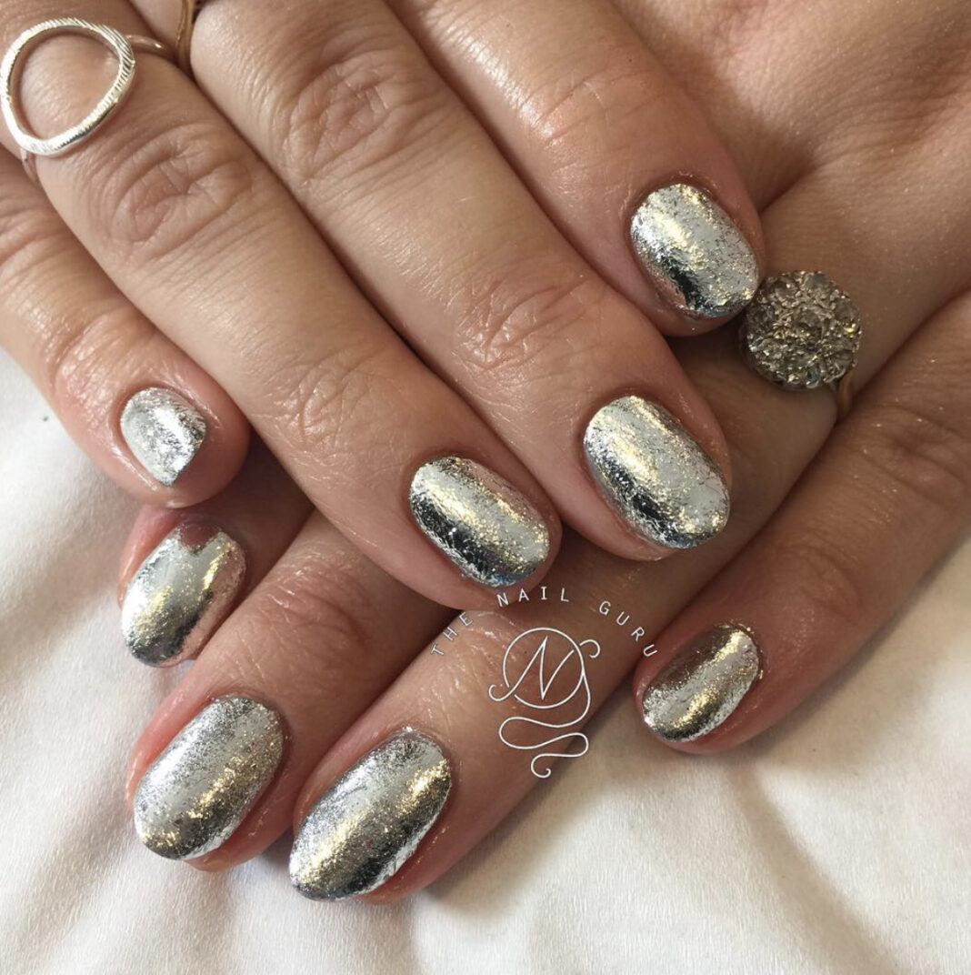 Leather nails : quelle est cette tendance qui habille les ongles de ...