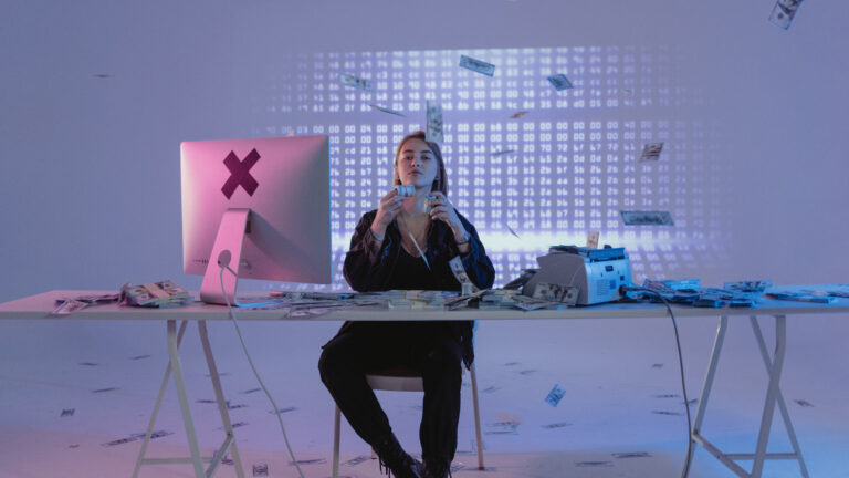 JoeyBra, le soutien-gorge avec poche pour iPhone intégrée