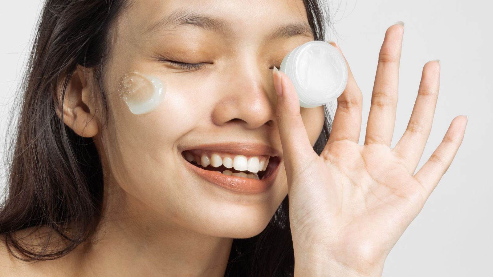 La technique du Retinol Sandwich permet de réduire les irritations ...