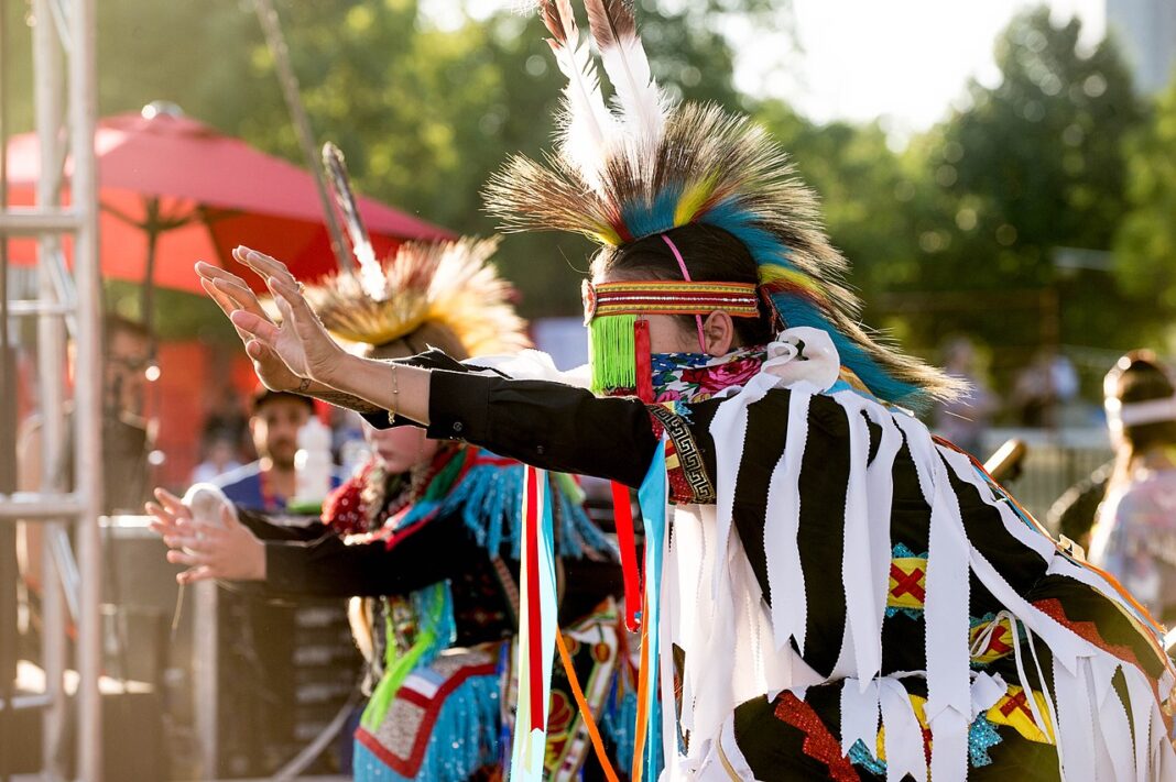 Au Canada, des familles autochtones vont recevoir 23 milliards de ...