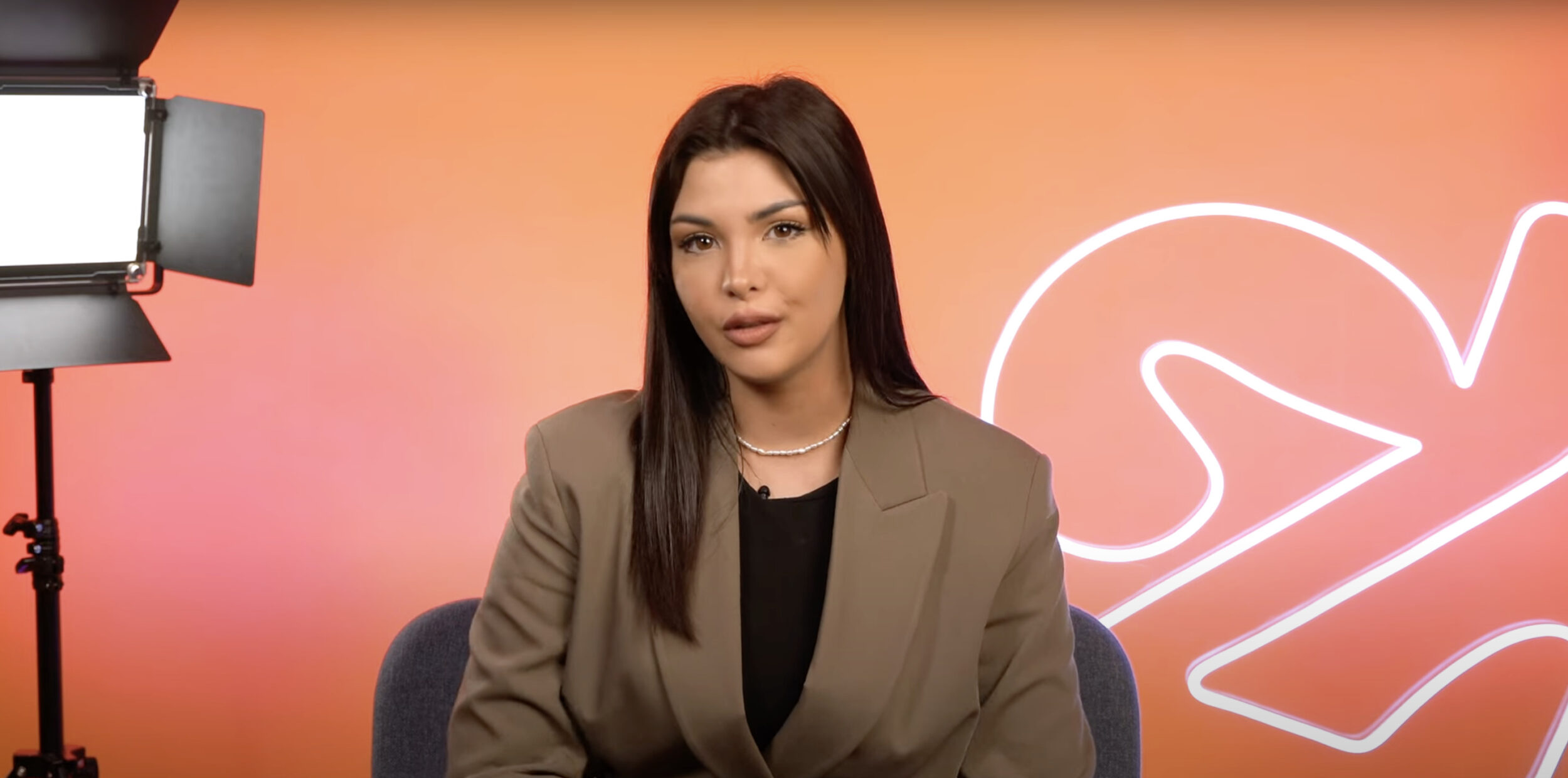 Déni de grossesse : Lisa Ngo raconte comment devenir mère jeune à 18 a ...