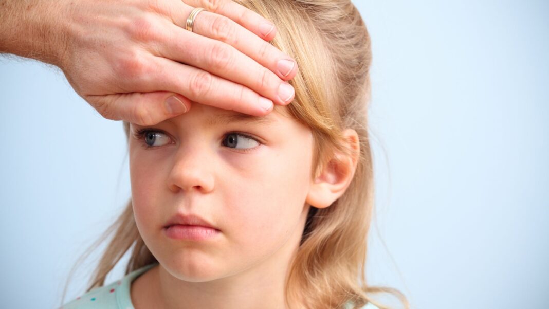 Fièvre chez l’enfant : quand faut-il l’emmener aux urgences pédiatriques
