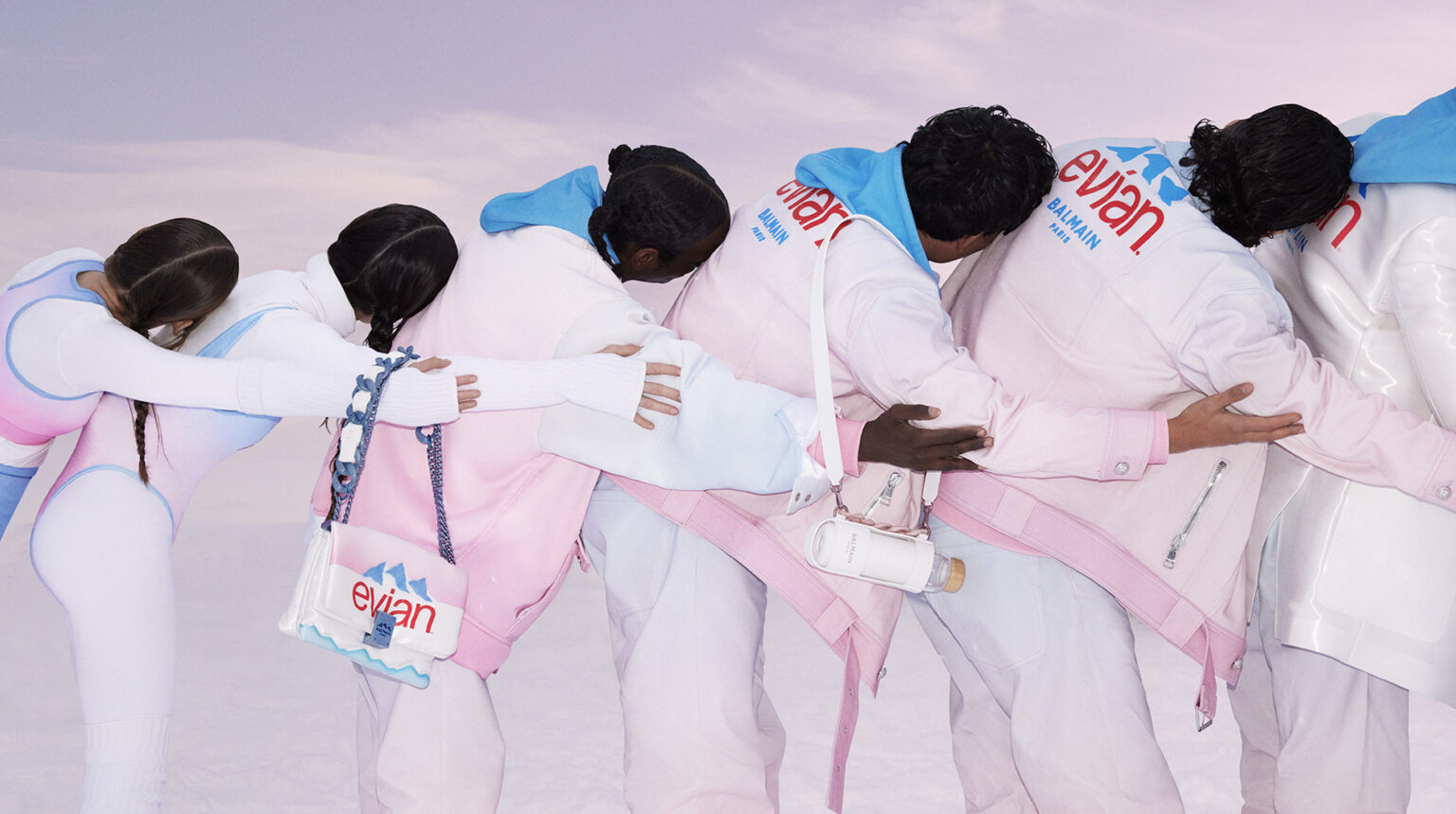 Balmain x evian, une collab mode vraiment écoresponsable ? - Madmoizelle