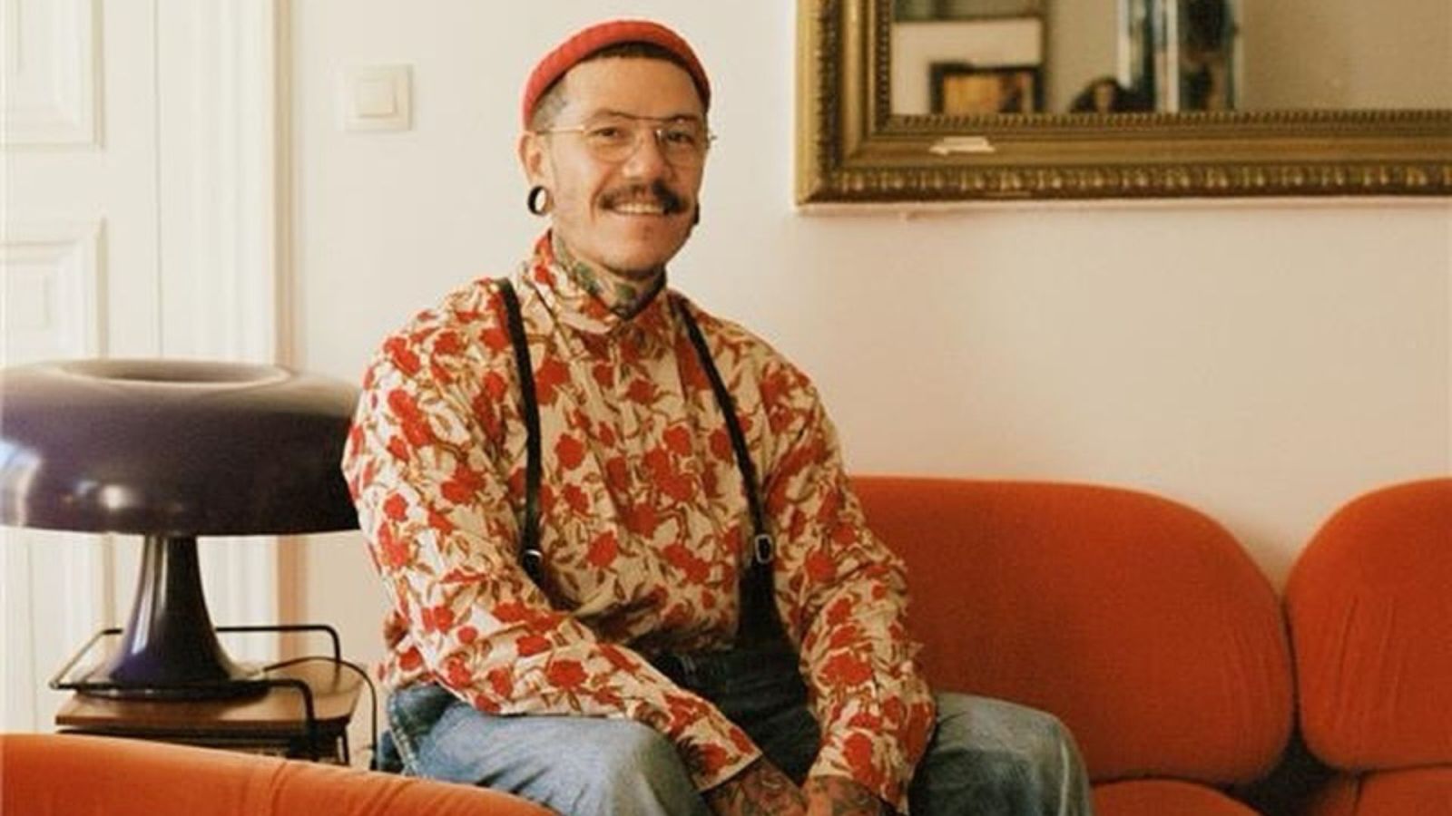 Moschino nomme Adrian Appiolaza directeur artistique, suite au décès de ...