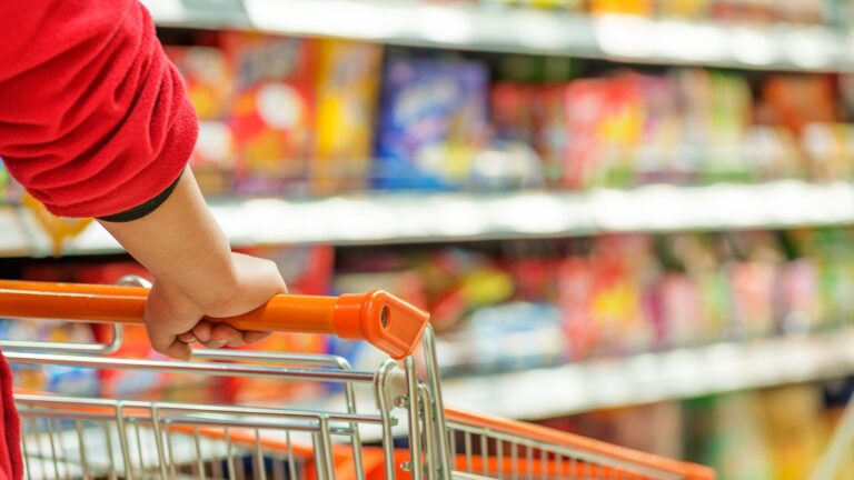 The Feed : critique de la série d'Amazon qui concourt à CanneSéries