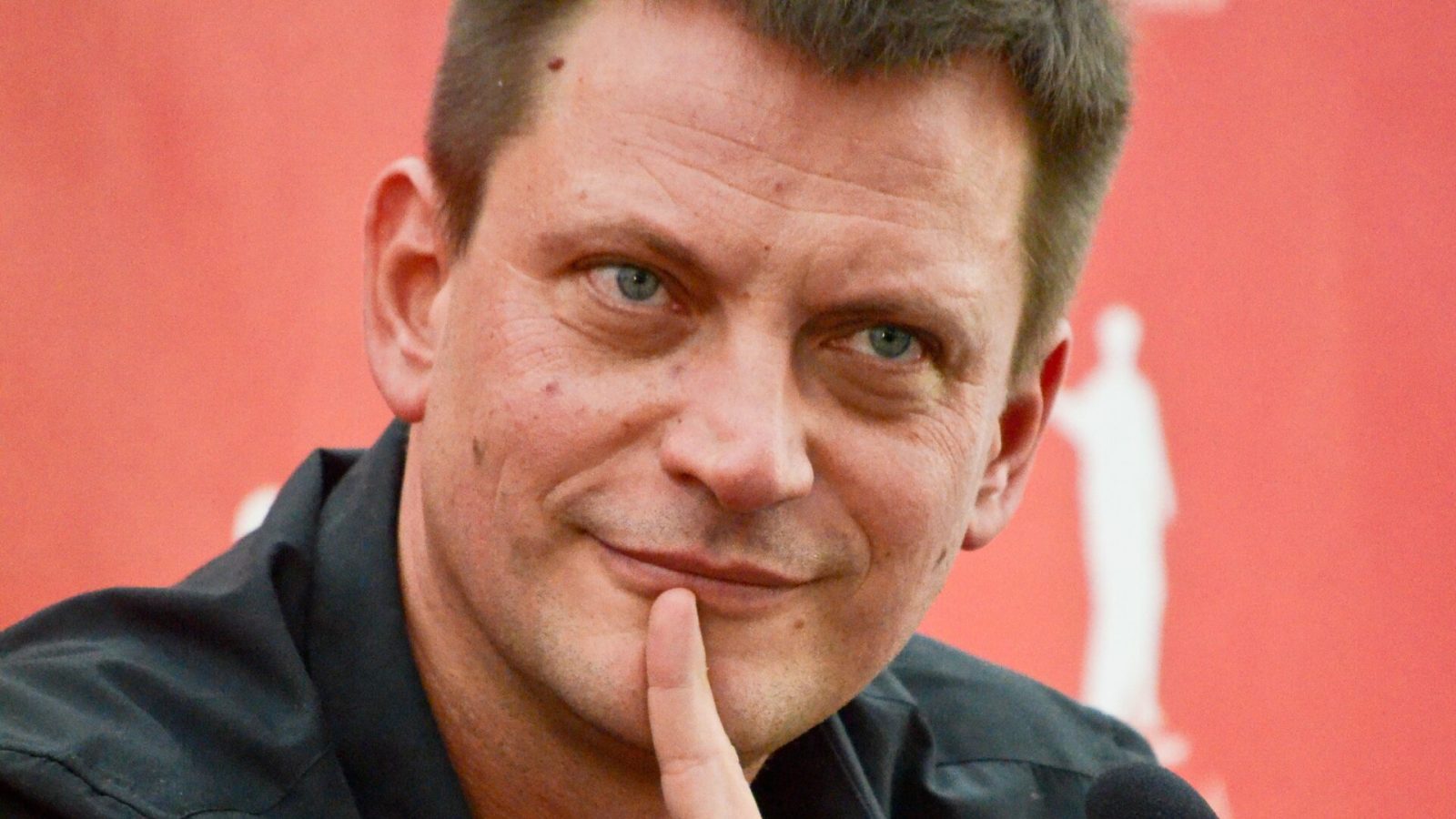 Primé à Cannes, ce réalisateur qui se présentait comme un allié, aurait ...