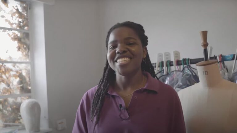 Victime de racisme, l'actrice Francesca Amewudah-Rivers (Roméo et ...