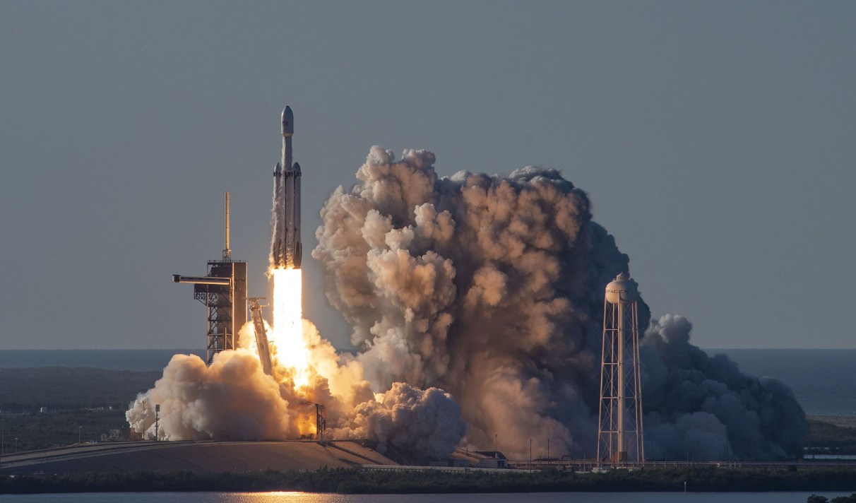 Falcon Heavy : finalement, SpaceX a encore perdu le booster central ...