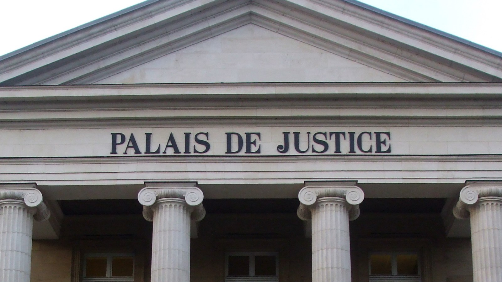 Dématérialisation de la justice : Emmanuel Macron précise son ...