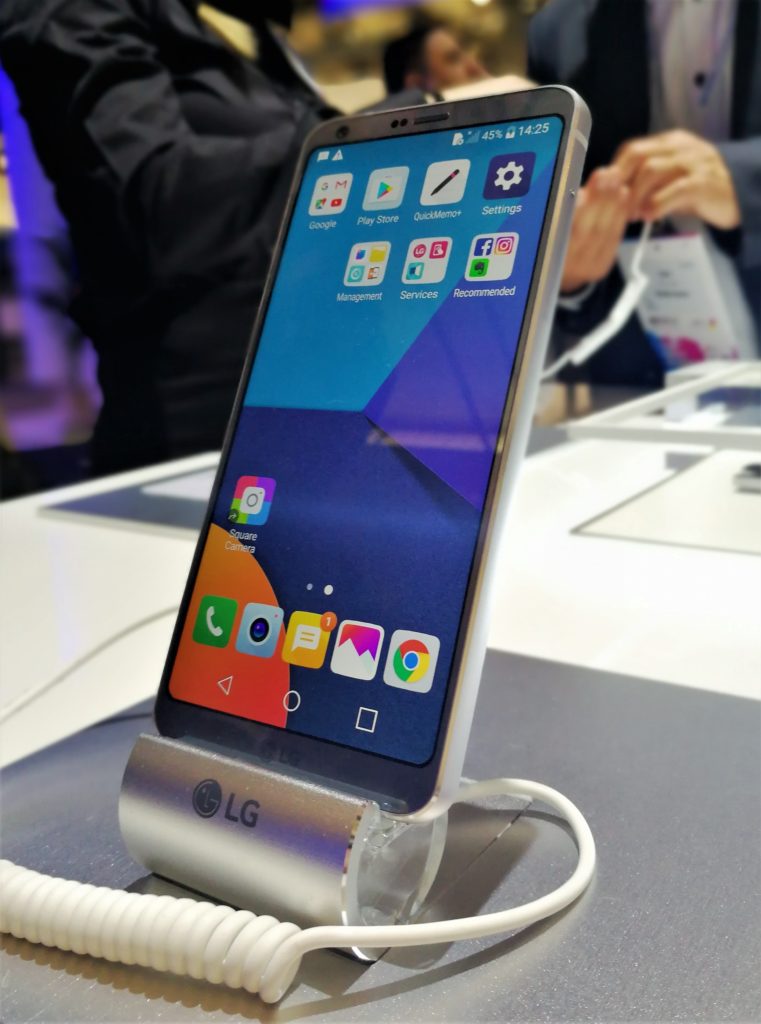 Prise en main : le LG G6 s'impose comme la star du MWC - Numerama