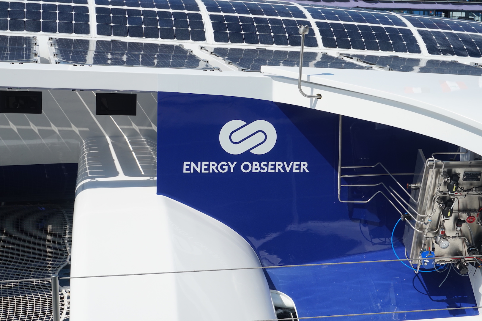 Energy Observer : le navire écolo et futuriste entame une odyssée de 6 ...