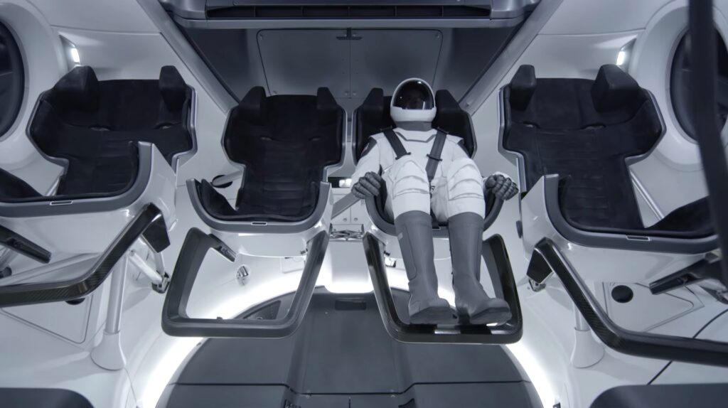 Spacex Dévoile Les Secrets De Fabrication De Ses Combinaisons D