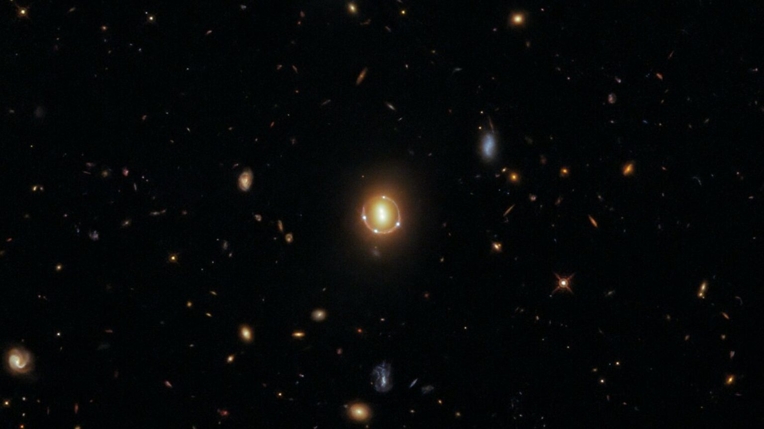 Hubble photographie un superbe « anneau d'Einstein » : qu'est-ce que ce ...