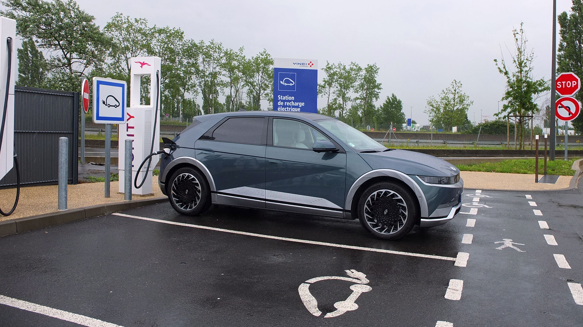 Le nouveau Tesla Model Y face à la concurrence : quelle est la ...