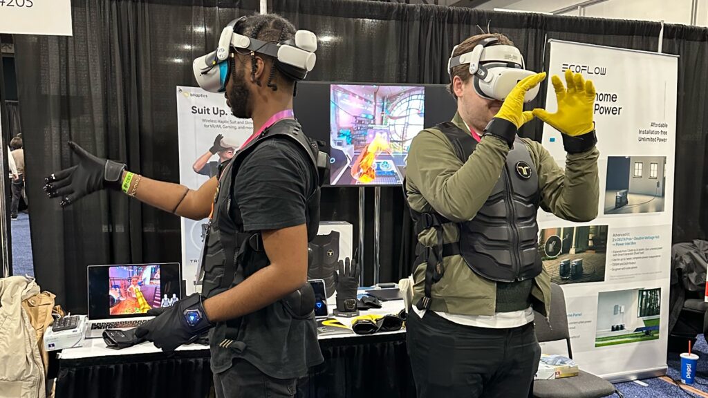 Douche connectée, gants VR et glacière… Voici 4 gadgets drôles repérés au CES 2023 - Numerama