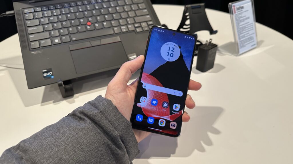 Lenovo ThinkPhone : prix, fiche technique, actualités et test ...