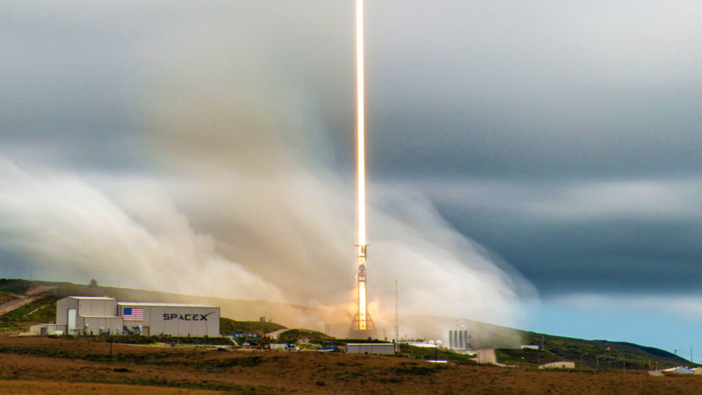 SpaceX célèbre ses 200 atterrissages sans crash pour sa fusée Falcon 9 ...