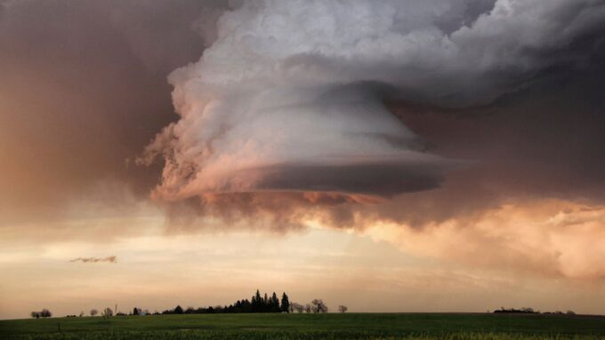 Orage de neige : définition, formation et dangers de ce phénomène météo