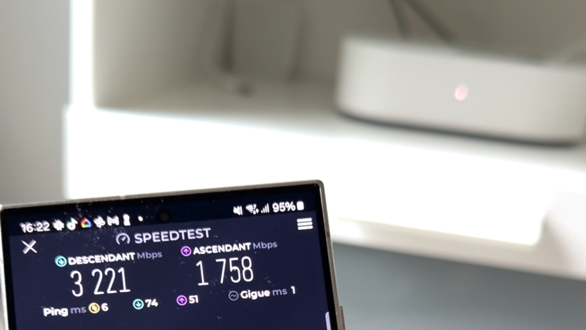 SFR Introduces New Box with Ultra-Fast Speeds, Inspired by the Freebox ...