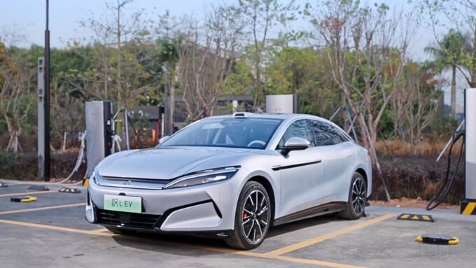 Recharge ultra-rapide : Zeekr dépasse BYD avec une borne encore plus ...