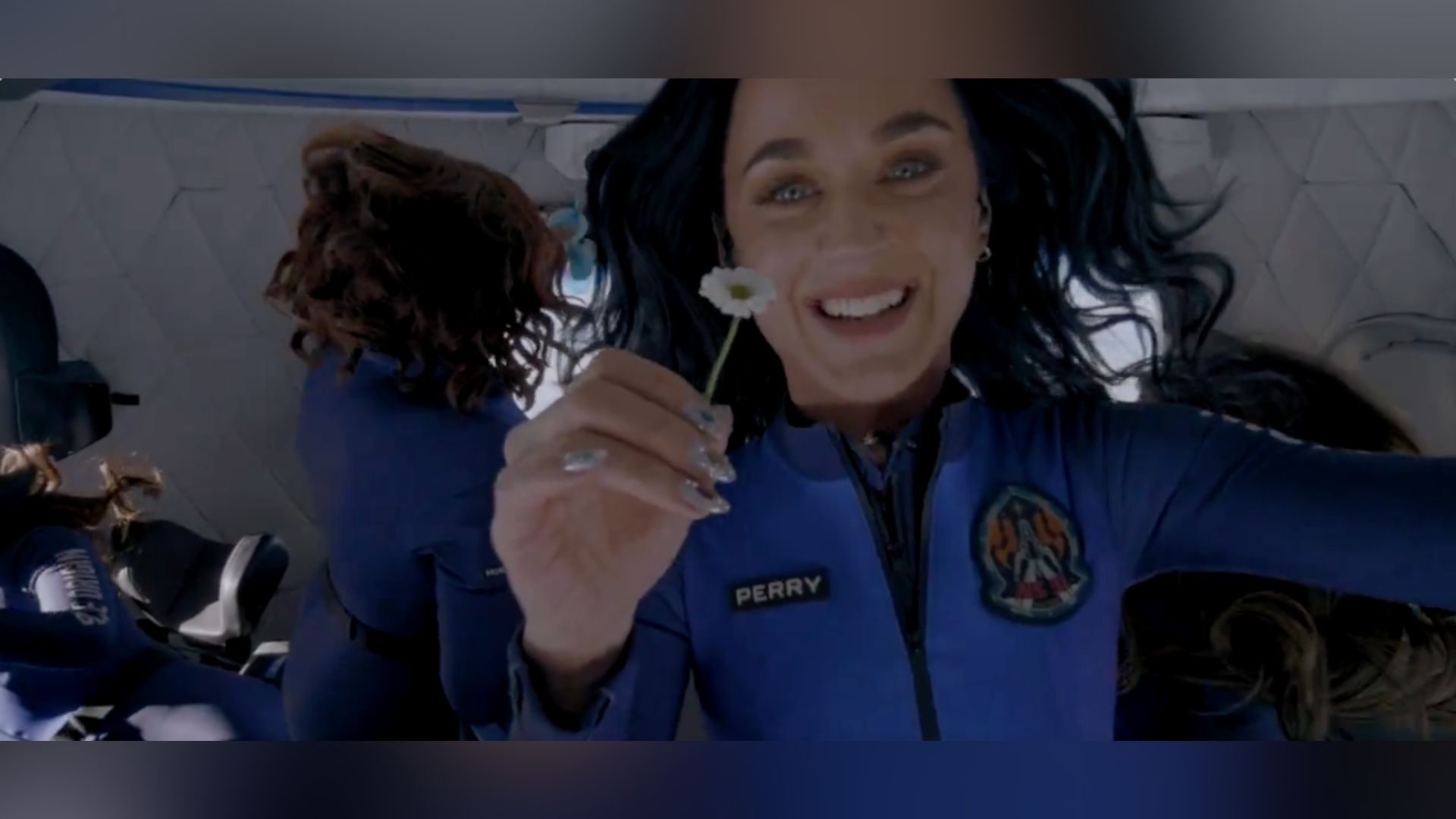 Katy Perry dans l'espace : voilà à quoi ressemblait le vol de Blue Origin depuis l'intérieur de ...