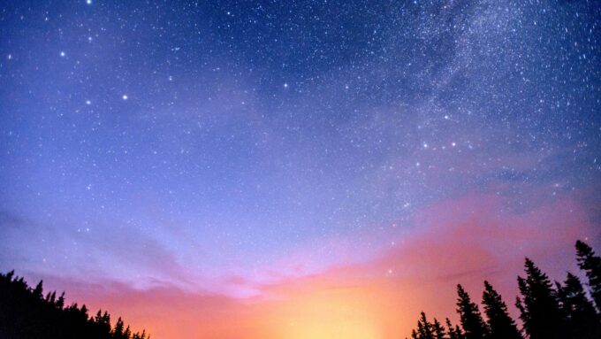 Comète Atlas, étoiles filantes, pleine Lune : que voir dans le ciel en ...