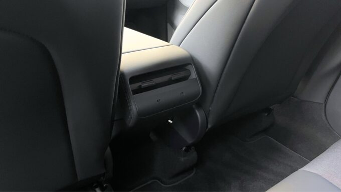 J'ai essayé la version pas chère du Tesla Model Y : le rapport qualité ...