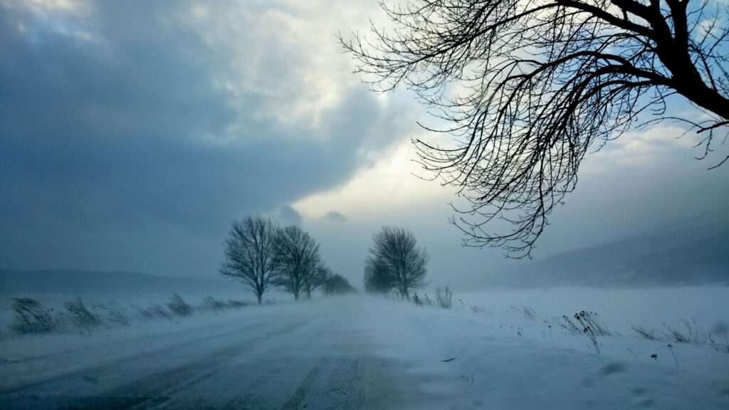 Orage de neige : définition, formation et dangers de ce phénomène météo