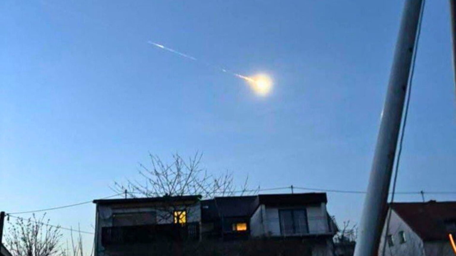 Phénomène lumineux en France : ce n'était pas un missile, mais un ...